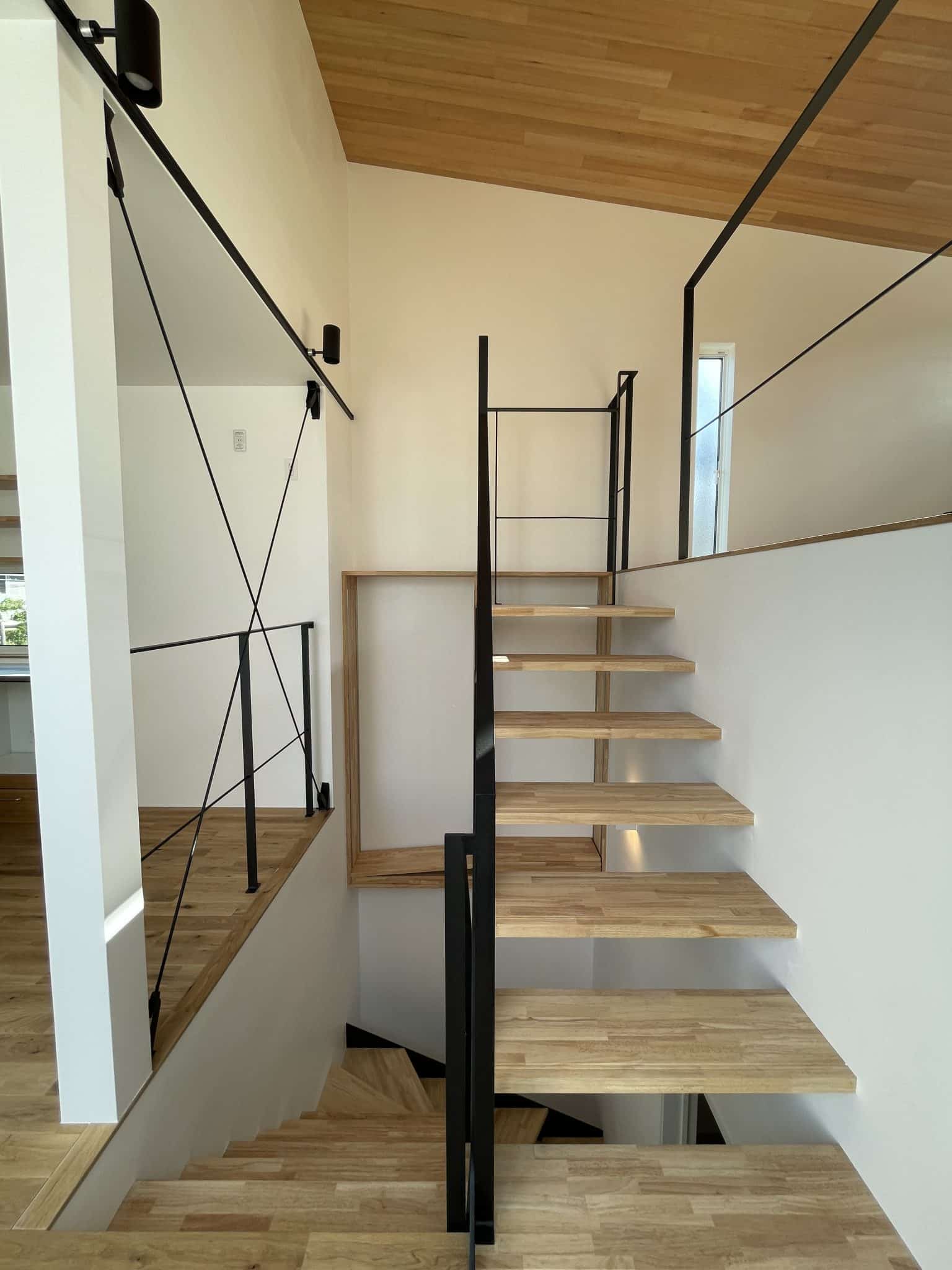 鉄骨階段の紹介 - 一級建築士事務所ecomo 新築設計 スタッフBLOG